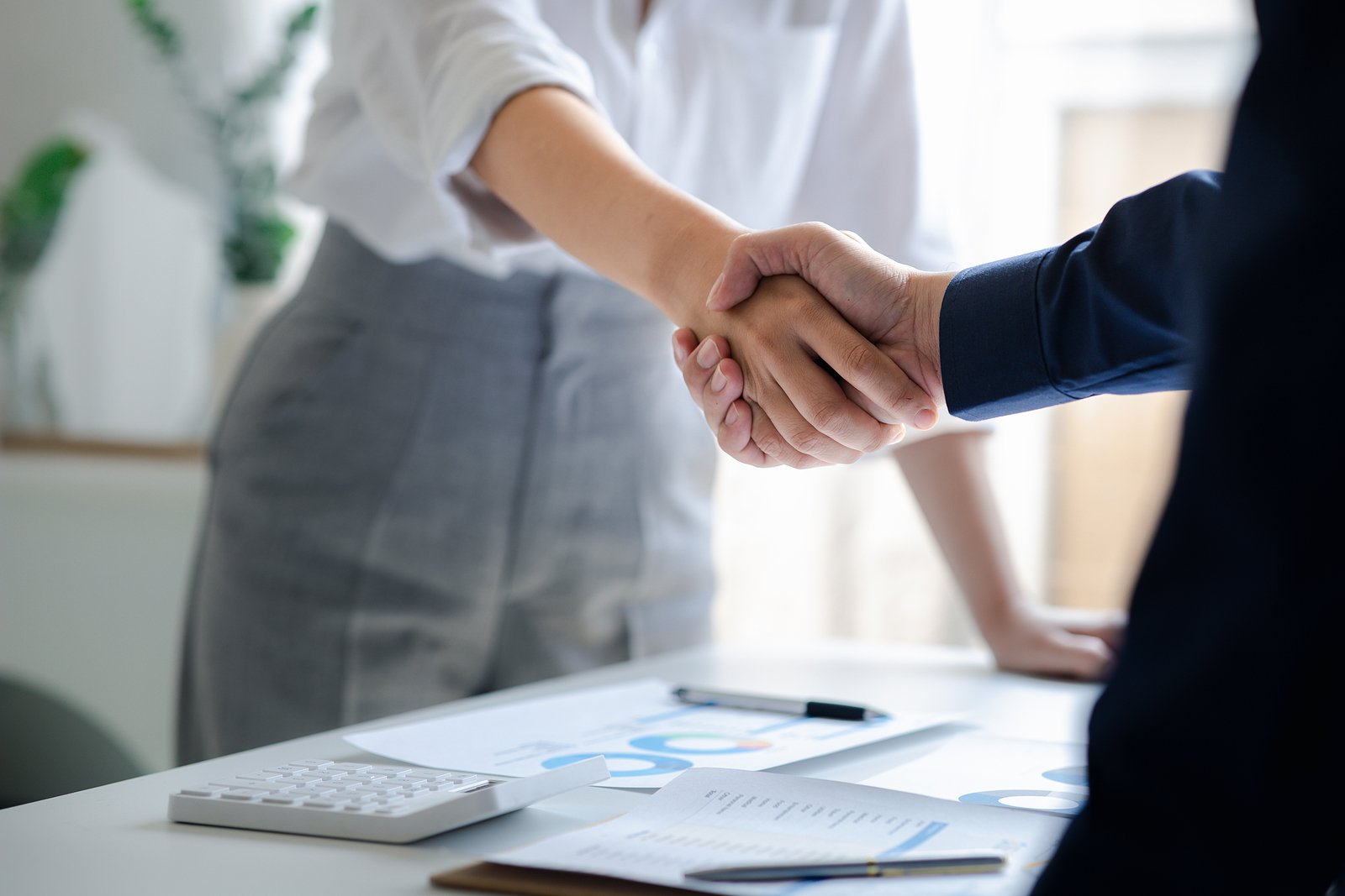 Difference Between Being Bonded & Insured | World Insurance Difference Between Being Bonded & Insured | World Insurance